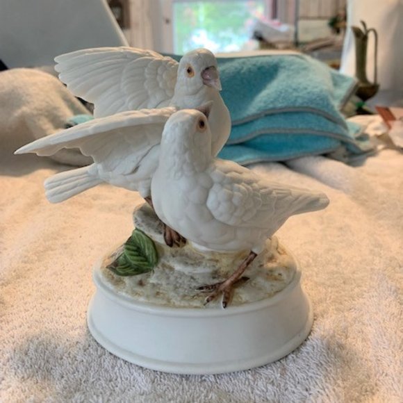 Gorham | Accents | Gift World Of Gorham White Doves Music Box | Poshmark